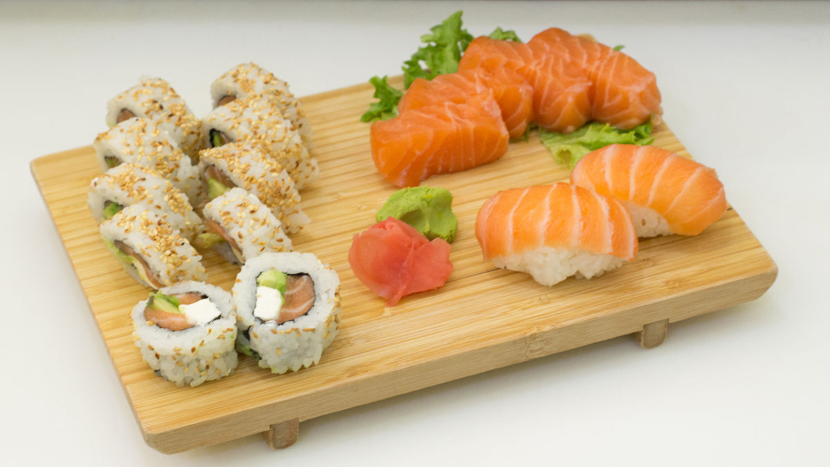 Tablas de Sushi Especiales – Tomodachi House